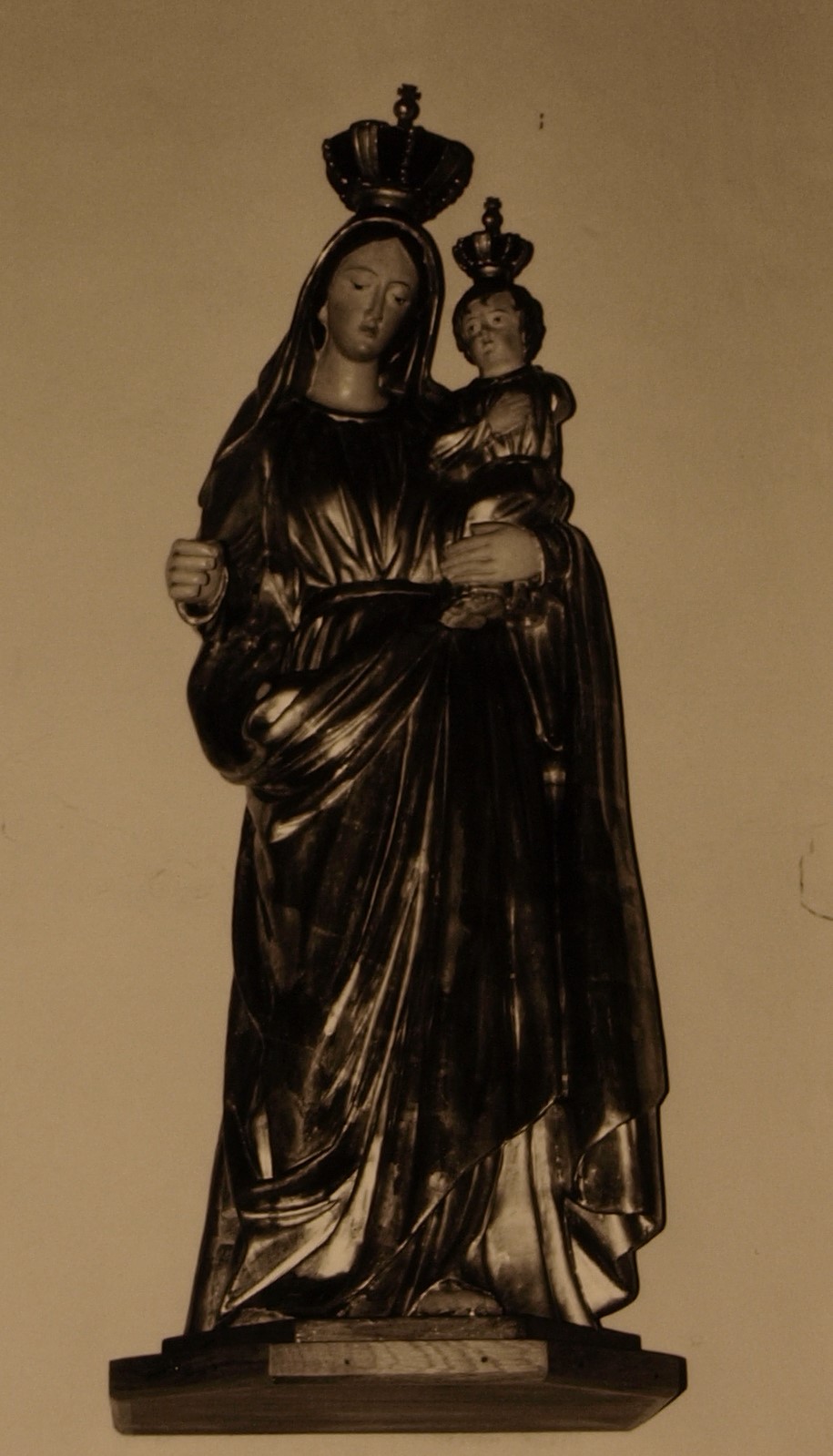 La chapelle du Sacré-Cœur et l'église Sainte-Pétronille d'Acquin ...