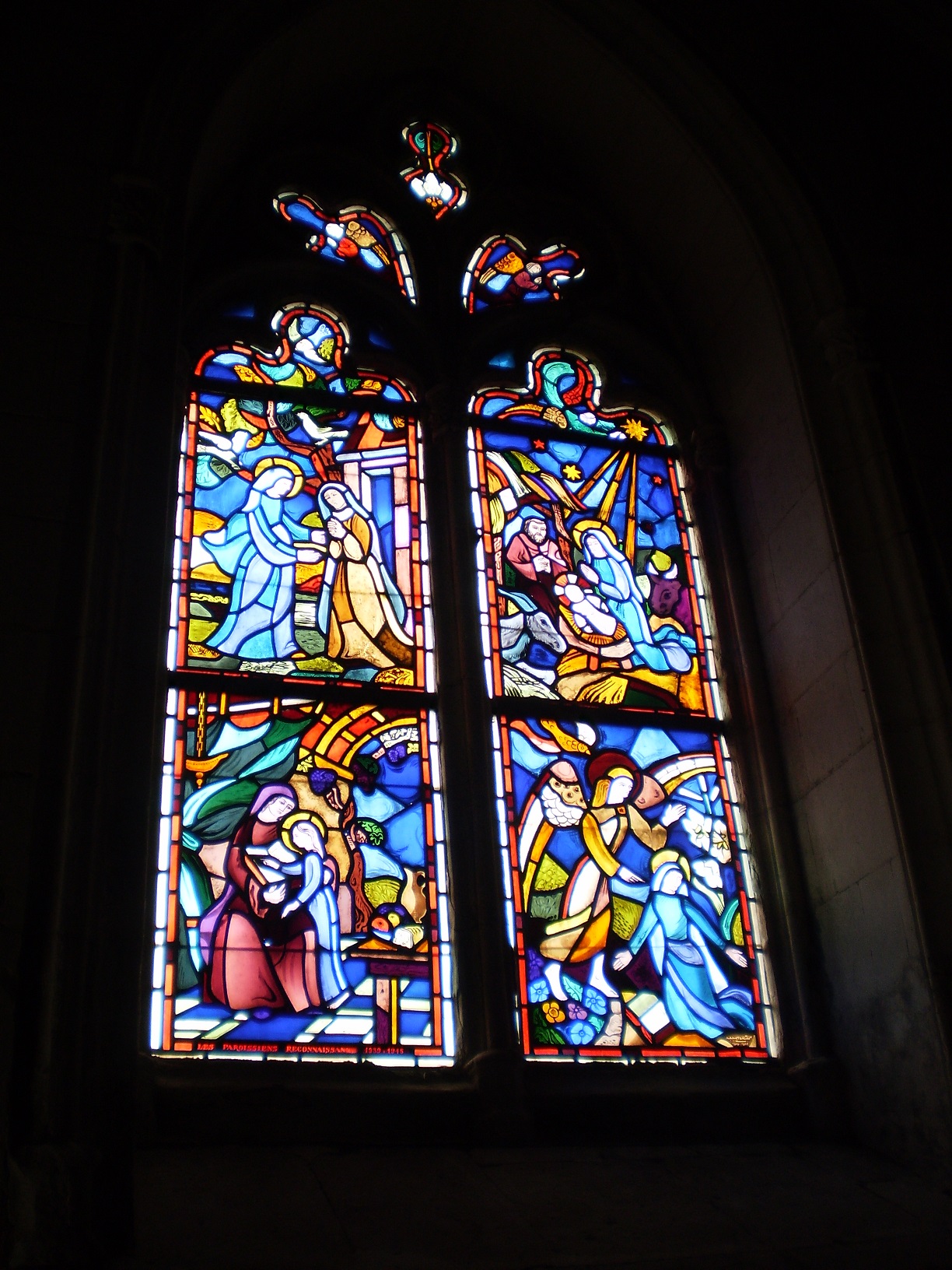 La chapelle du Sacré-Cœur et l'église Sainte-Pétronille d'Acquin ...