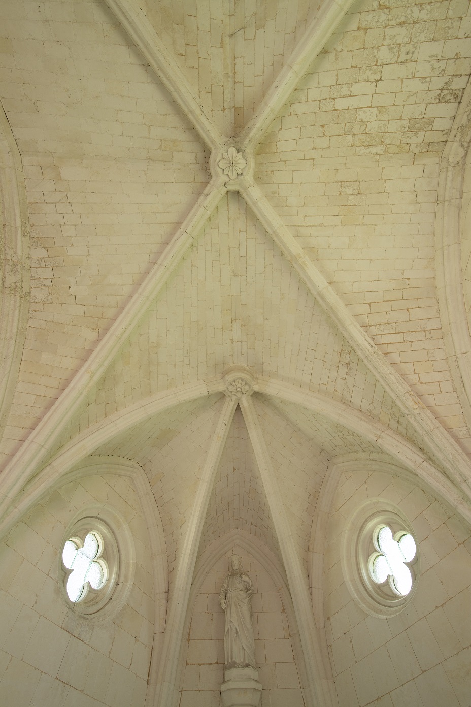 La chapelle du Sacré-Cœur et l'église Sainte-Pétronille d'Acquin ...