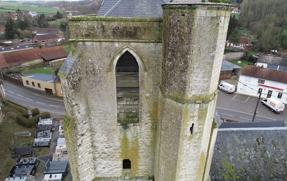 La chapelle du Sacré-Cœur et l'église Sainte-Pétronille d'Acquin ...
